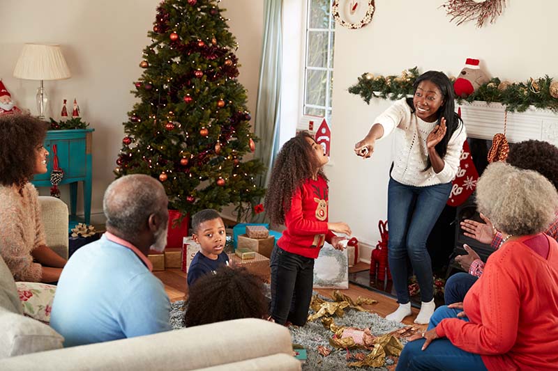 5 Activities to Celebrate the Holidays with Your Family | Buckley